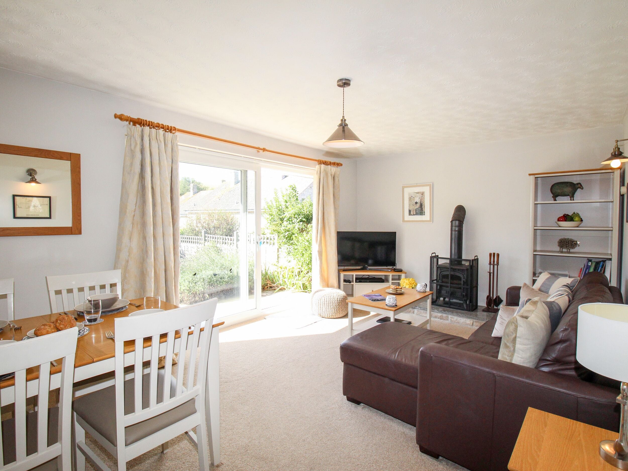Hill View, Pet Friendly, Character Holiday Cottage In West Lulworth - 