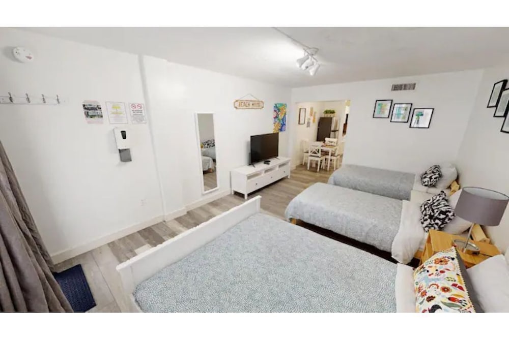 Miami Beach Balcony Walk2beach & Free Parking - Miami Beach, FL