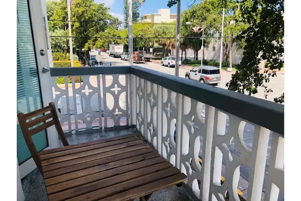 Miami Beach Balcony Walk2beach & Free Parking - Miami Beach, FL