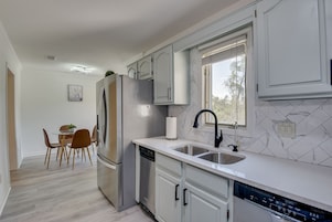 Casa geminada com design assinado, 3 quartos, sacada, vista para o rio | Cozinha privada | Máquina de café expresso, cafeteira/chaleira, geladeira, micro-ondas