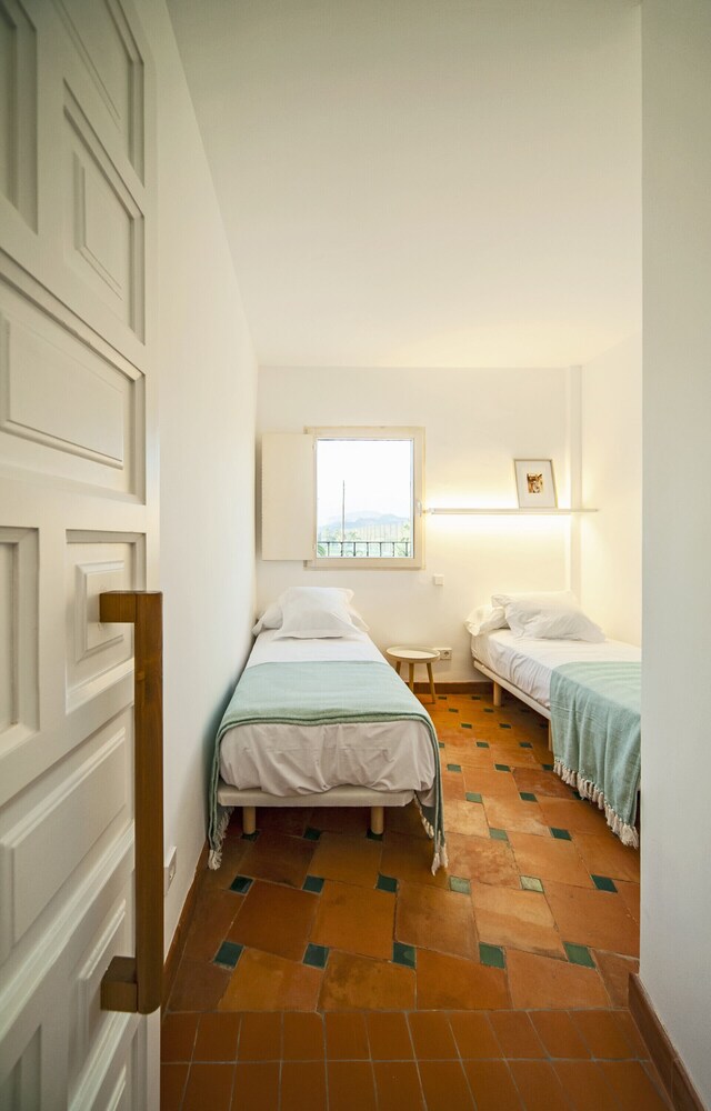 Holiday Apartment 'Casa Chirimoyo' With Sea View, Shared Pool & Wi-fi - Motril