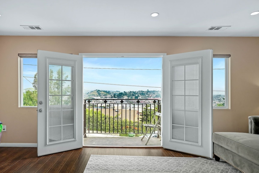 Spacious Los Angeles Home - Only Minutes From Down Town Los Angeles - The Commerce Casino & Hotel