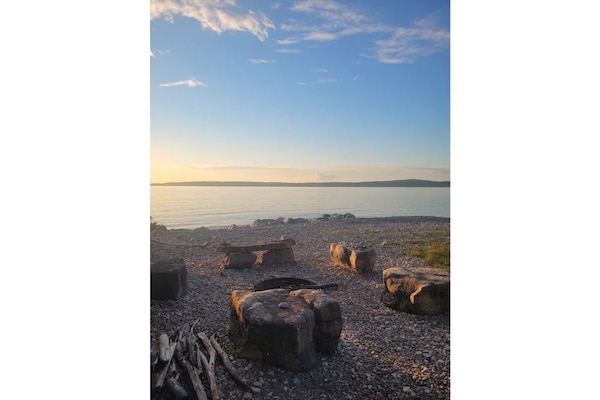 On The Water Of Little Traverse Bay With A Great Waterfront View Of The Sunsets - Petoskey, MI