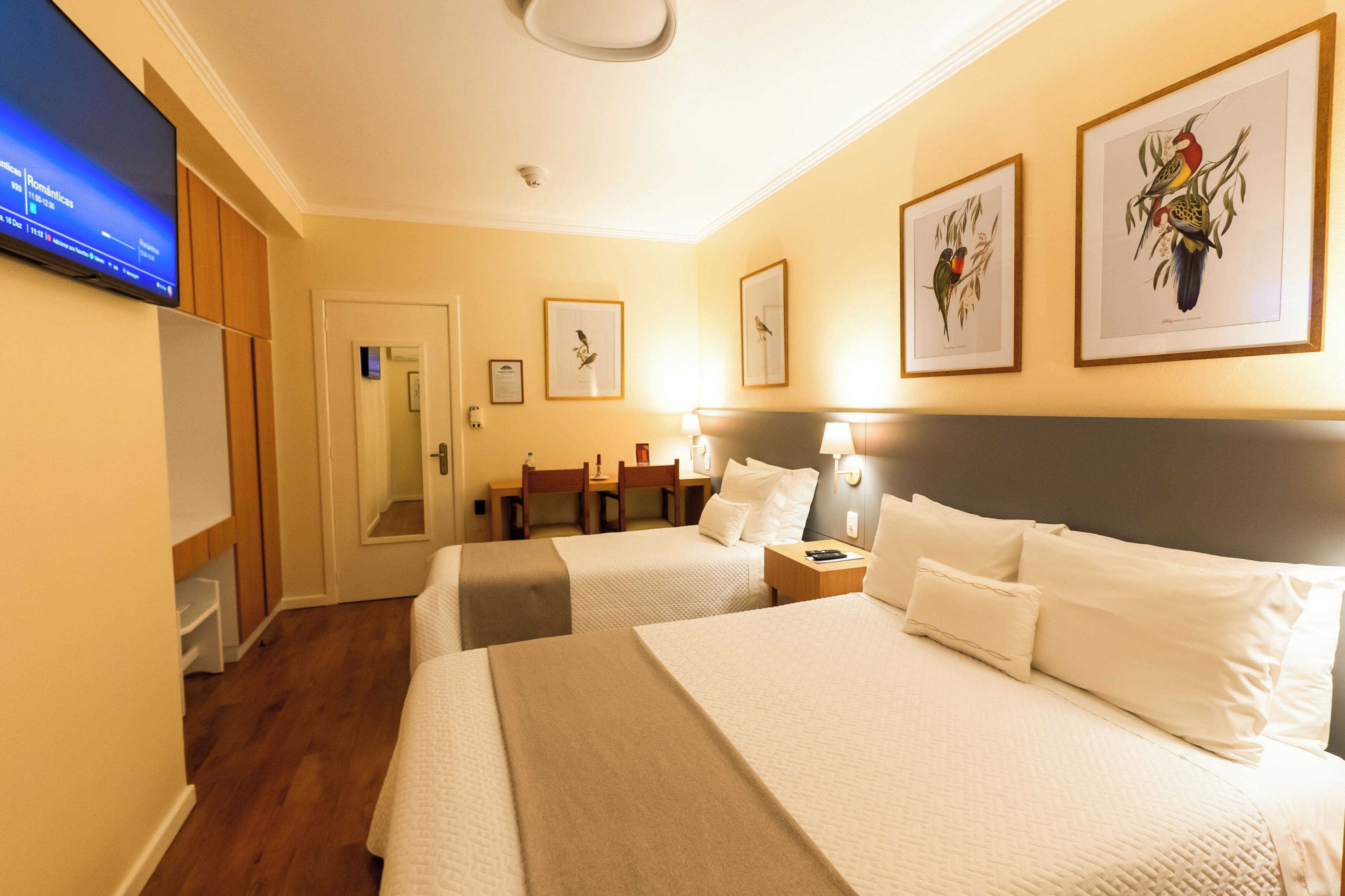 Quarto triplo luxo | Frigobar, cofres nos quartos, individualmente decorados, escrivaninha