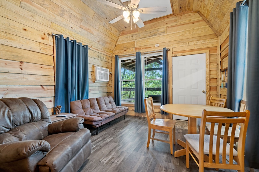 Lucky's Canoe & Kayak Cabin #1 - Caddo River Access! - Arkansas