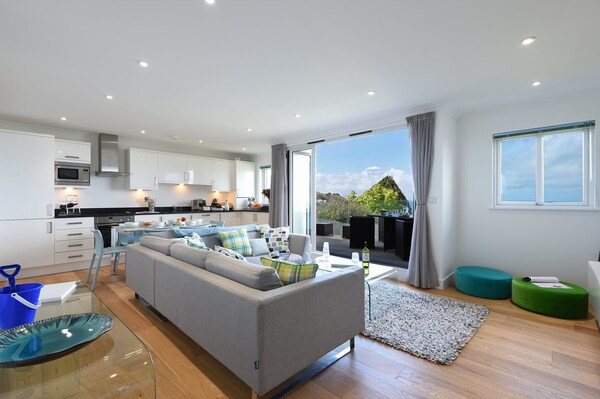 Halcyon Cove - St Ives