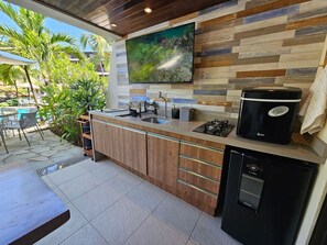 Apartamento | Cozinha privada | Geladeira, cafeteira/chaleira, talheres/pratos/utensílios de cozinha
