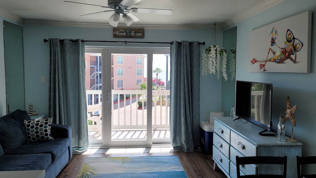 Cute Ocean View Beach Front Condo W Private Balcony . Great Location! Sleeps 6. - Galveston Beach