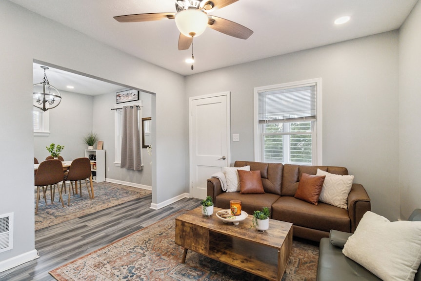 The Sunny Nook- The Sunroom Apt West Cle - Berea, OH