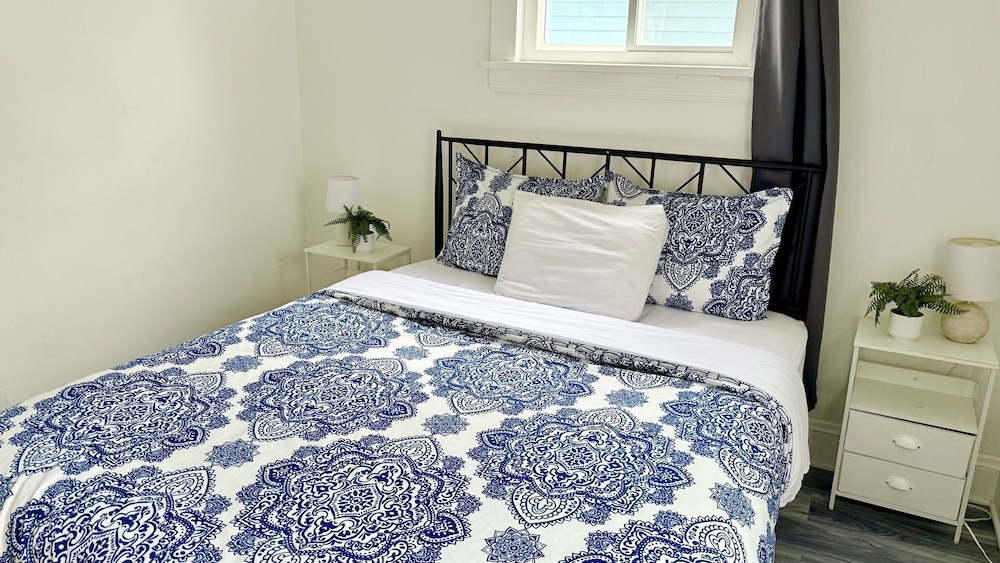 This Apartment Is A 1 Bedroom(s), 1 Bathrooms, Located In Cleveland, Oh. - Cleveland, OH