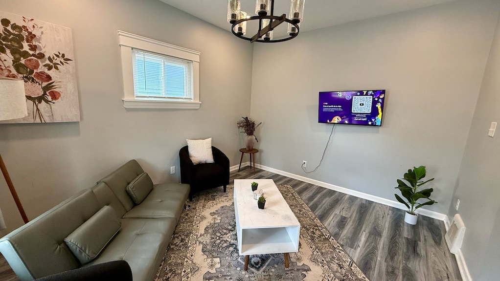 This Apartment Is A 1 Bedroom(s), 1 Bathrooms, Located In Cleveland, Oh. - Cleveland