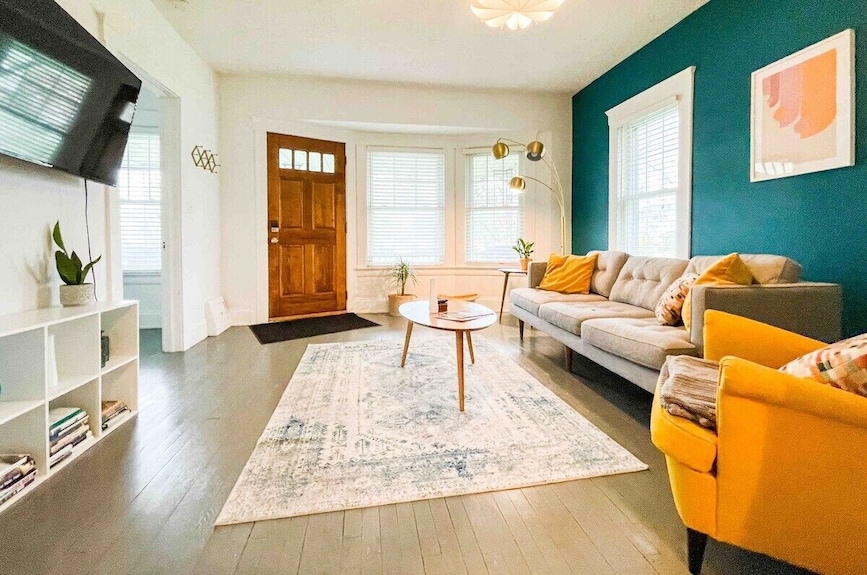 The Midcentury Modern 5 Min To Airport Pets! - Cleveland