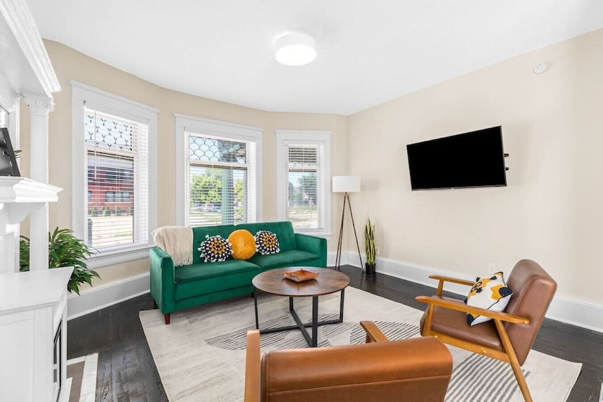 1 Br Apt W Fireplace & Office Prime Location - Detroit