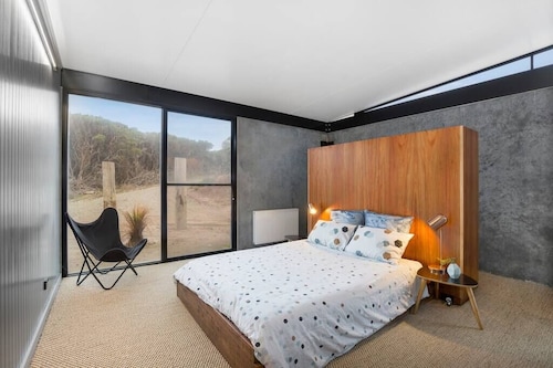 Beekeepers - Ocean Beach Architectural Off-grid Sanctuary - Australia