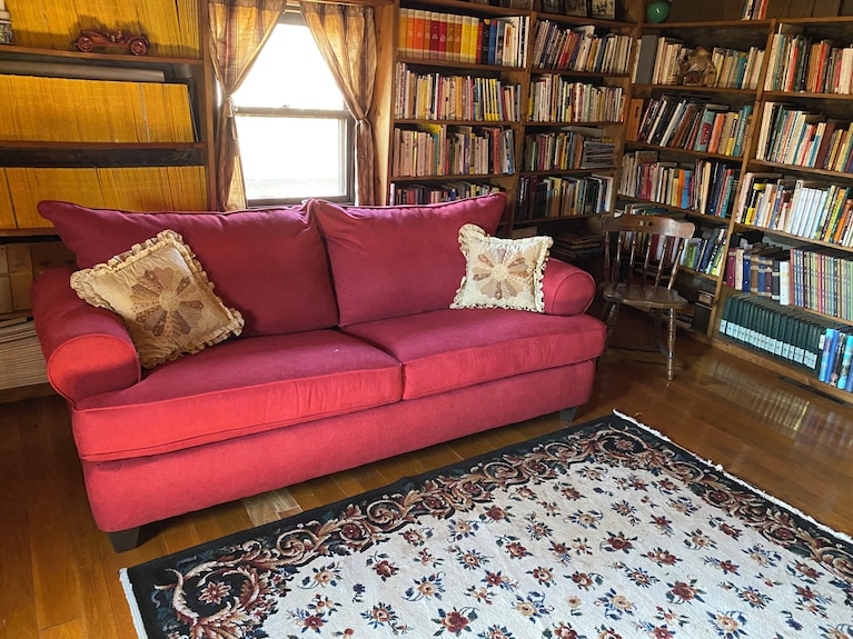 Charming Log Cabin Retreat With Flower Garden - Kentucky Lake