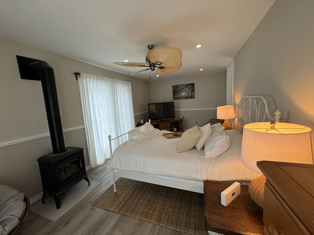 Cozy Vacation Home On The River In Creemore - Creemore
