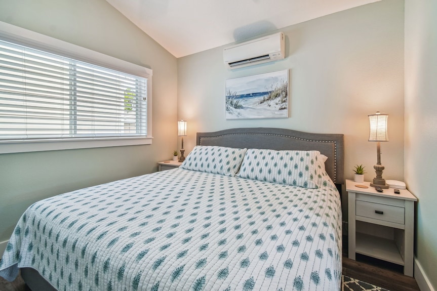 Surf Shack Tiny Home On Pinellas Trail W/ Heated Pool! Walk Or Bike To Downtown - Dunedin, FL