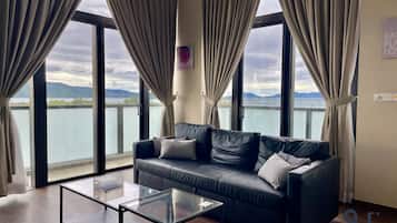 Penthouse Familiar | Sala de estar | Televisor LED de 40 polegadas com canais digitais, televisor