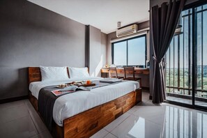 Quarto Duplo ou Twin Superior | Casa de banho | Uma combinação polibã/banheira, um secador de cabelo