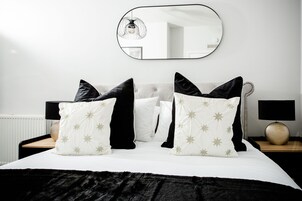 Casa, casa de banho privativa, vista para o jardim | 2 quartos 