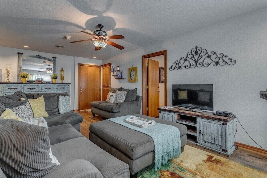 Satin Suite At Whispering Pines Inn - Lake Thunderbird, OK