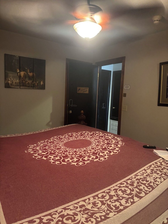 English Room At Whispering Pines Inn - Lake Thunderbird, OK