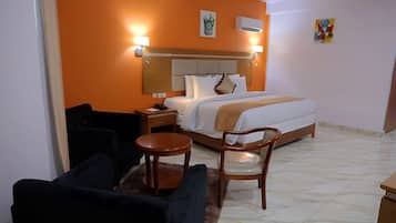 Escrivaninha, espaço de trabalho para notebook, Wi-Fi de cortesia