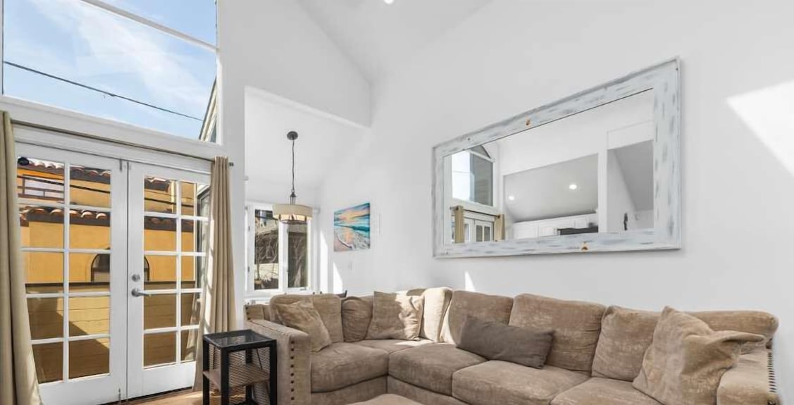 Capitola Village Home With Parking Spot - Capitola, CA