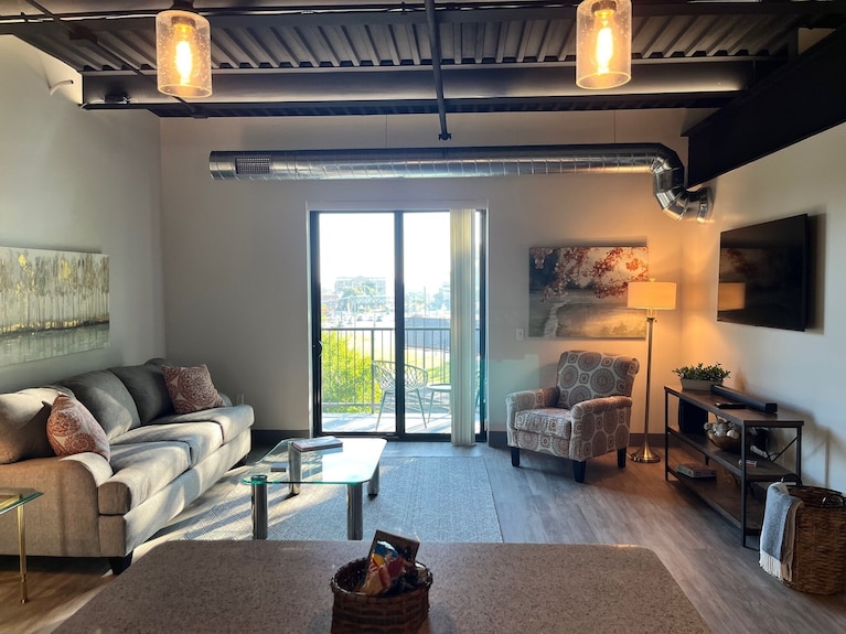 Serenity Stay In Luxury - Kalamazoo, MI