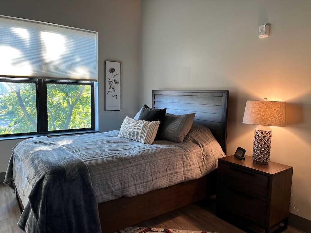 Serenity Stay In Luxury - Kalamazoo