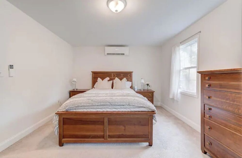 Quiet Home With Plenty Of Space & A Cozy Fireplace - Newburgh, NY