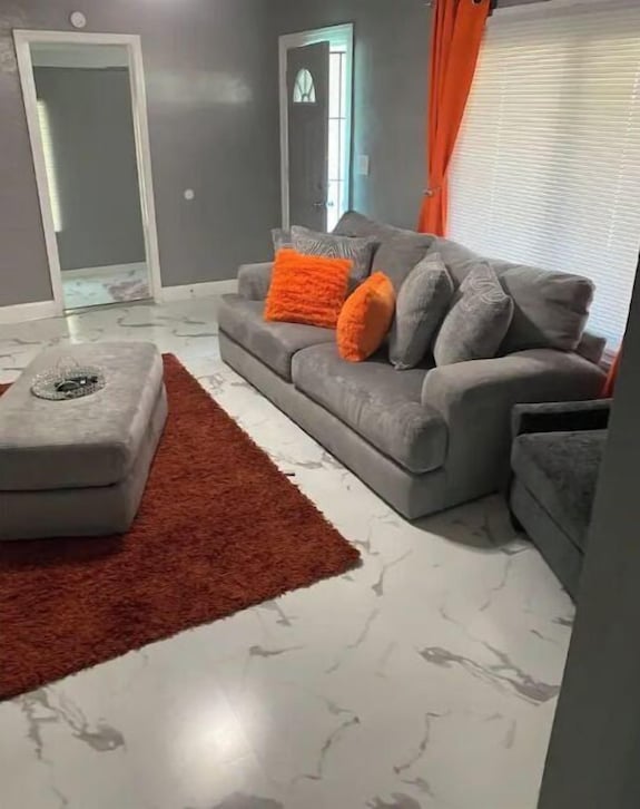 4/1 Fully Remodeled Home Near Downtown/ Beach - Saint Petersburg, FL