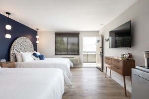 Quarto quádruplo superluxo | Roupas de cama premium, edredons de pluma, Wi-Fi de cortesia