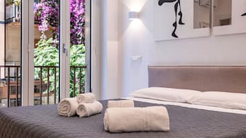 Quarto Comfort | Minibar, secretária, secretária adequada para computadores portáteis