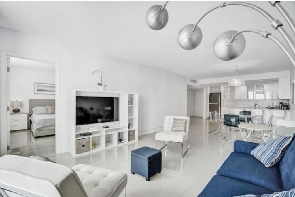 A Luxury Condominium In Sunny Isles Beach - Aventura, FL