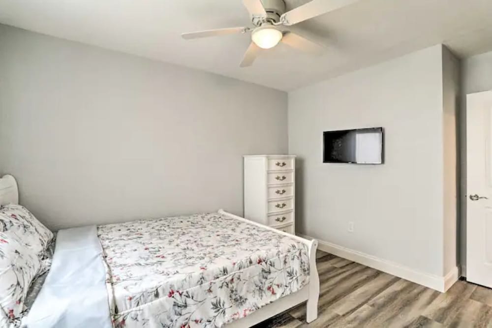 Cheerful Miami Escape W/ Lake Access - Miramar, FL