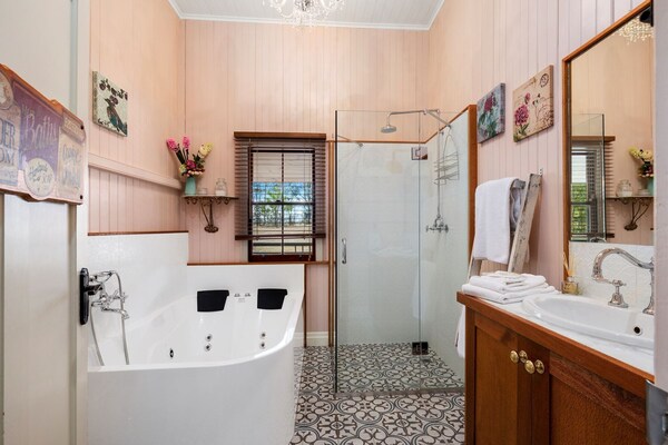 Barney Creek Vineyard Cottages - Scenic Rim Regional