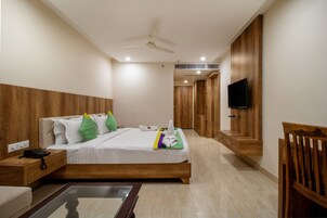 Quarto Deluxe | Secretária, ferro/tábua de engomar 