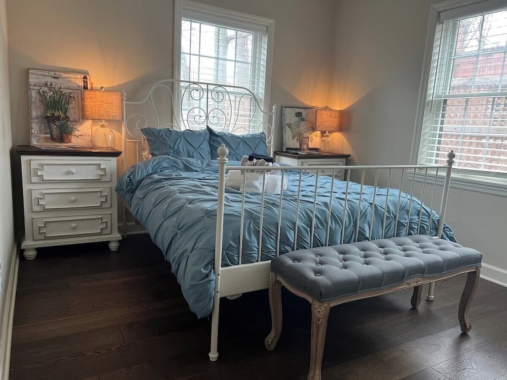 Historic Cleveland Heights Carriage House! - Cleveland, OH