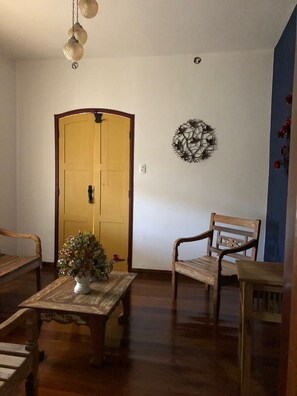 Televisor LED de 42 polegadas com canais por cabo, televisor 