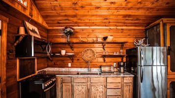 Casa na Árvore Premier | Cozinha privada | Minifrigorífico, um micro-ondas, uma placa de cozinha