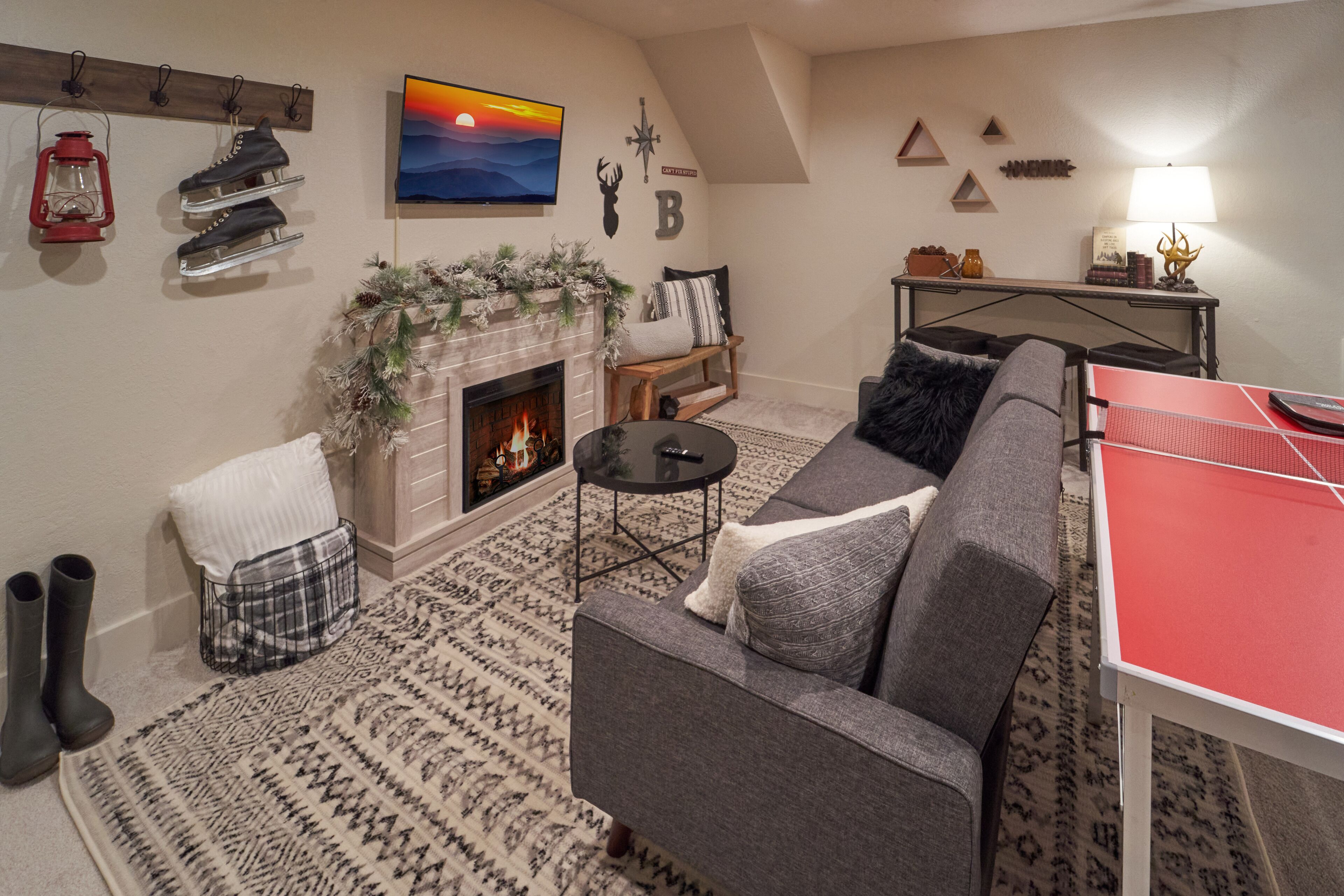 New Modern Smoky Mountain Retreat/game Room - Sevierville, TN