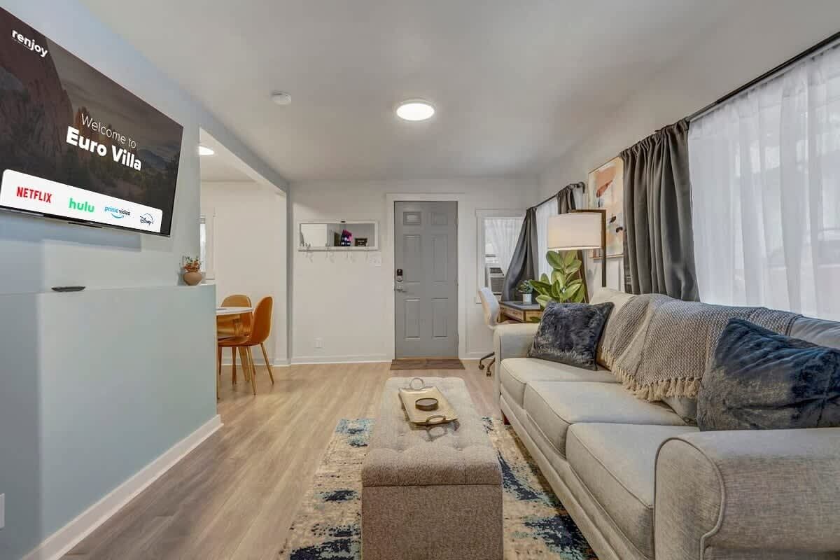 Euro Villa! Walkable Location W/ Scenic Views - Colorado Springs