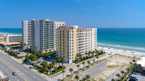 Condo (Opus Unit 103) | Fachada