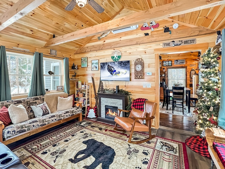 The Loon's Nest (Close To Moosehead Lake!) - Maine