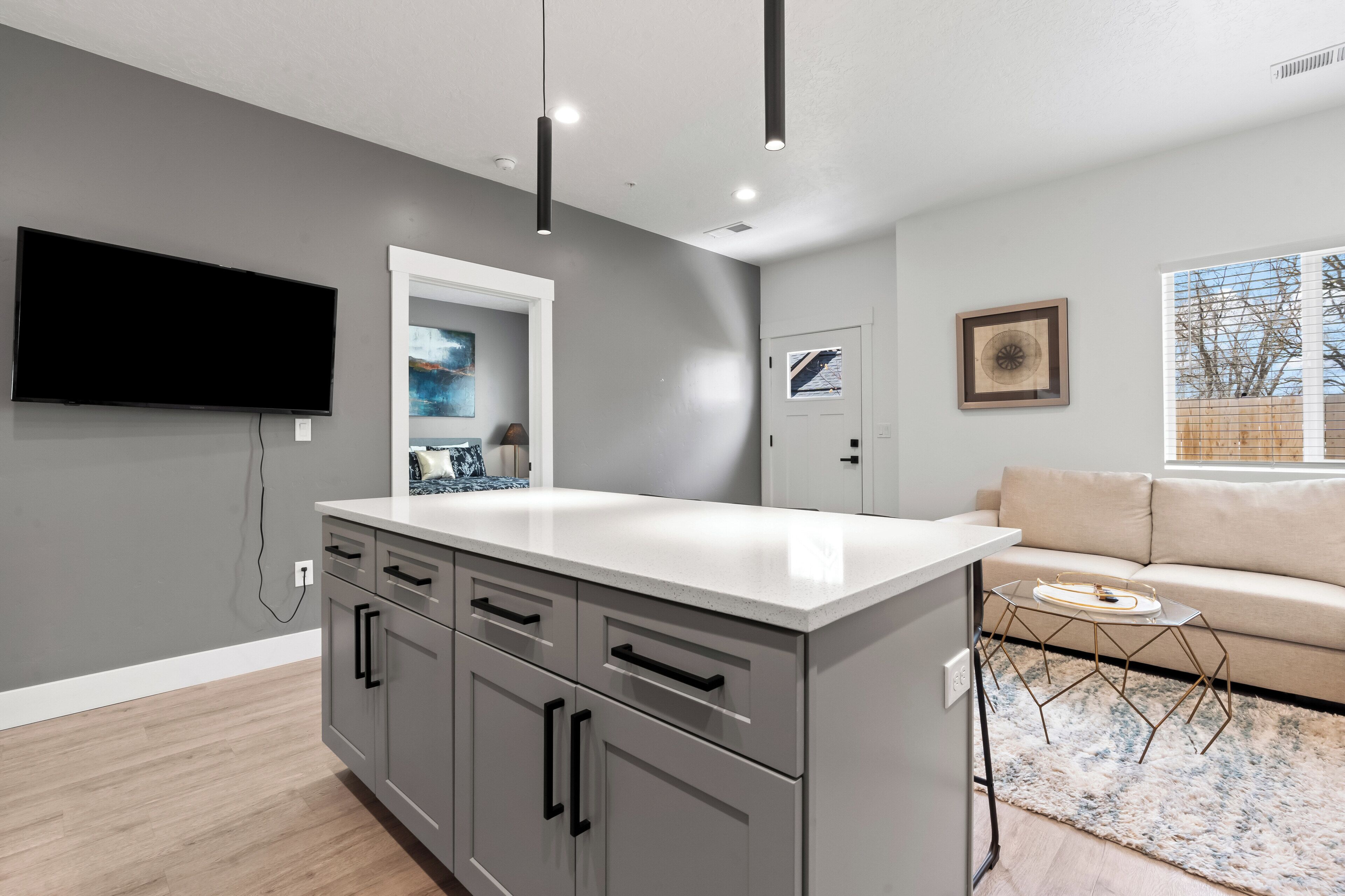 The *Minimalist's Escape* Near Greenbelt & Winery With Hot Tub! - Boise, ID