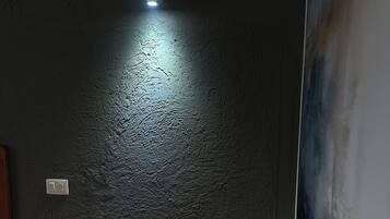 Quarto Exclusivo, várias camas, Vista para a cidade | 1 quarto, edredões de penas, camas de colchão viscoelástico, secretária