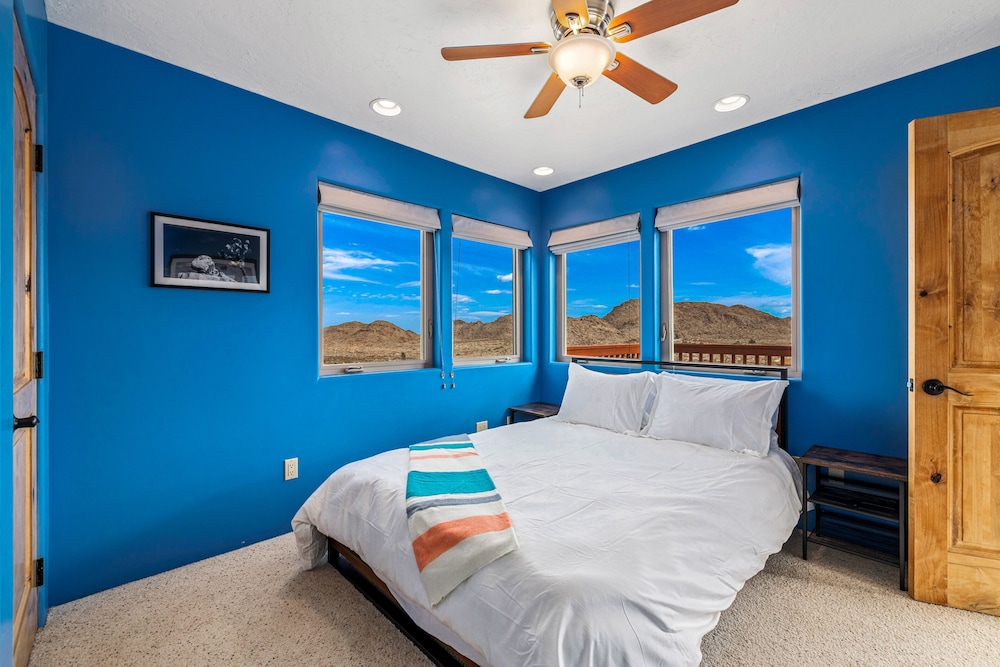 Desert Lily | Room 3 Rustic Desert Stay + Pool - Joshua Tree National Park