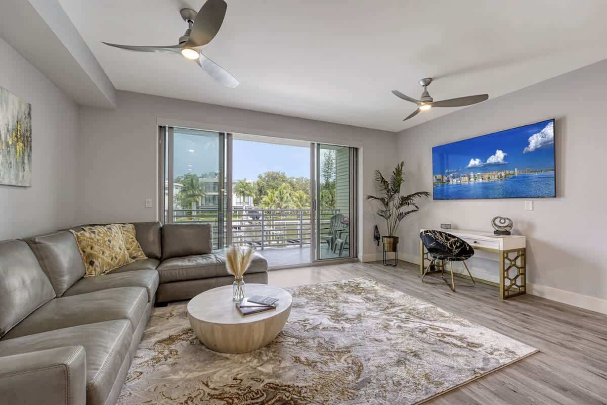 Luxe Waterfront Resort Style Living At Its Best! - Sarasota, FL