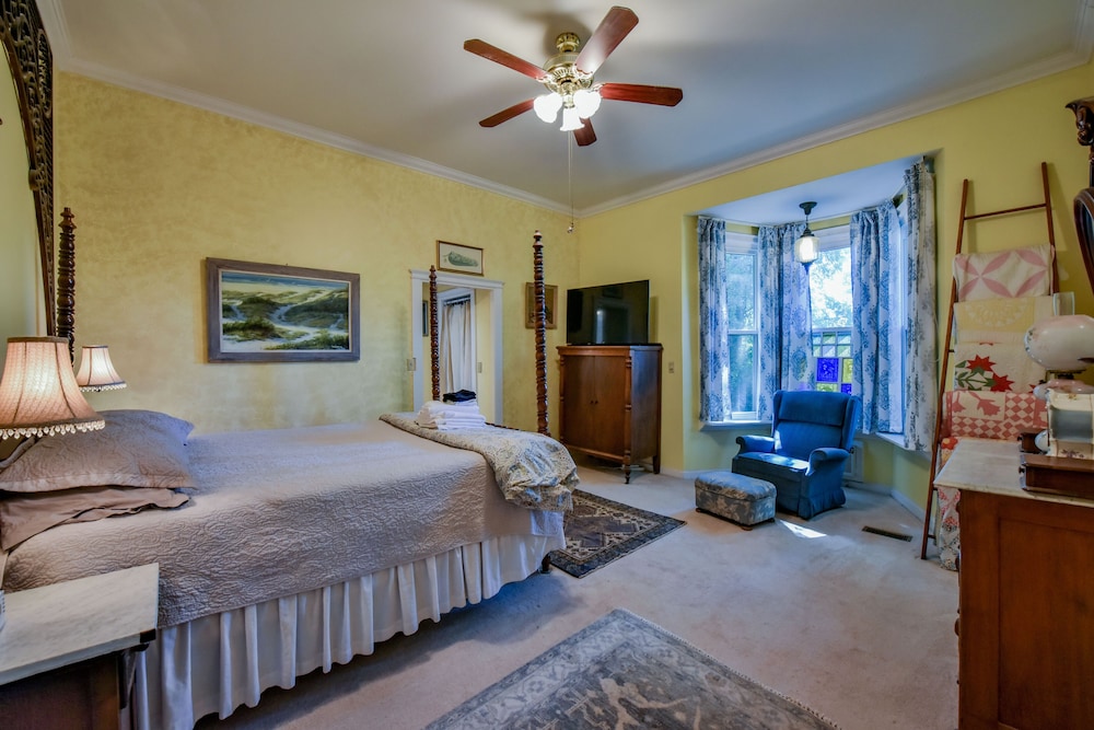 Firefly Garden - Urban Family Friendly Oasis Near Campus! - Tuscaloosa, AL